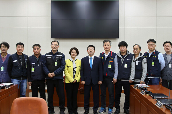 대유위니아 가전3사 노동자 대표, 박정 국회 환경노동위 위원장 면담